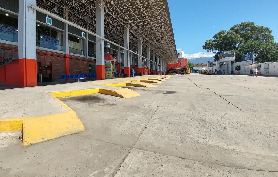 Dos hombres se pelearon en la Terminal de Ómnibus y causaron daños a un ...