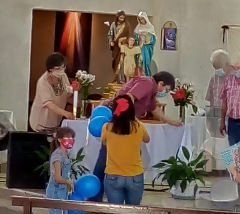 La imagen de la Sagrada Familia visitó la comunidad del barrio Achachay ...