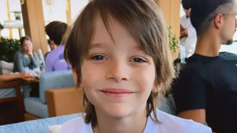 Lolo Tinelli se sumó al furor y llevó orgulloso una remera con la frase ...