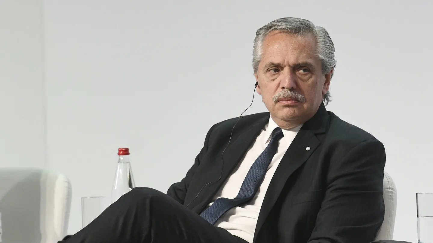 Fernández mantiene su agenda electoral mientras resiste la presión para ...