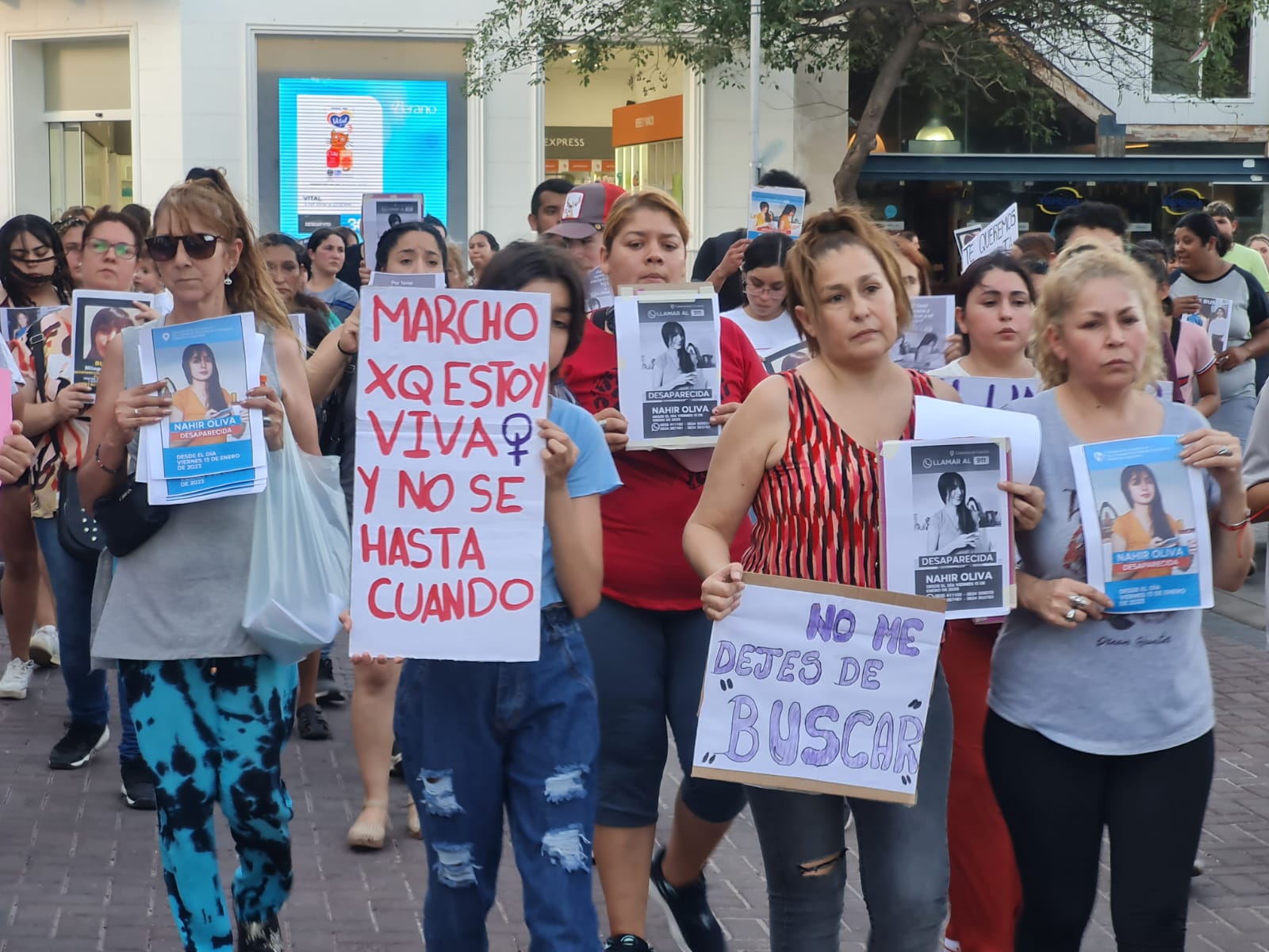 "No me dejes de buscar": familia y amigos marcharon pidiendo la ...