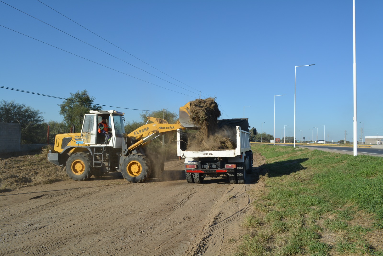 Vialidad Nacional realizó limpieza de colectora de Ruta n° 38 - La ...