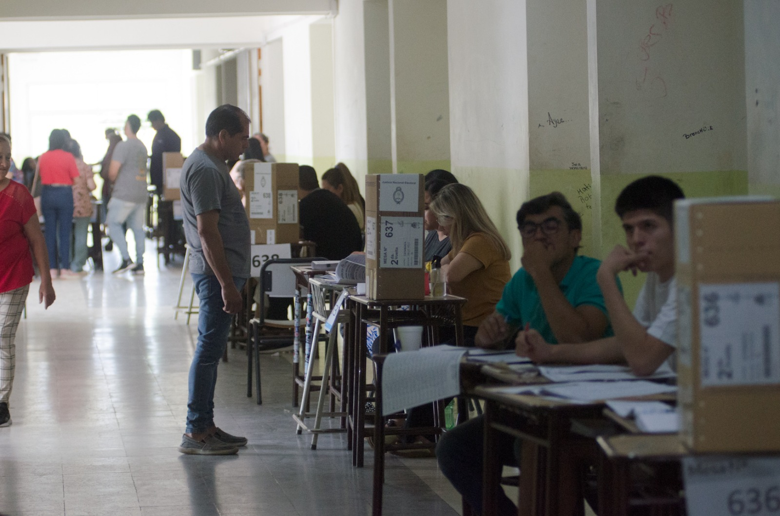 La Segunda Vuelta en Catamarca: hubo poca concurrencia en las escuelas ...