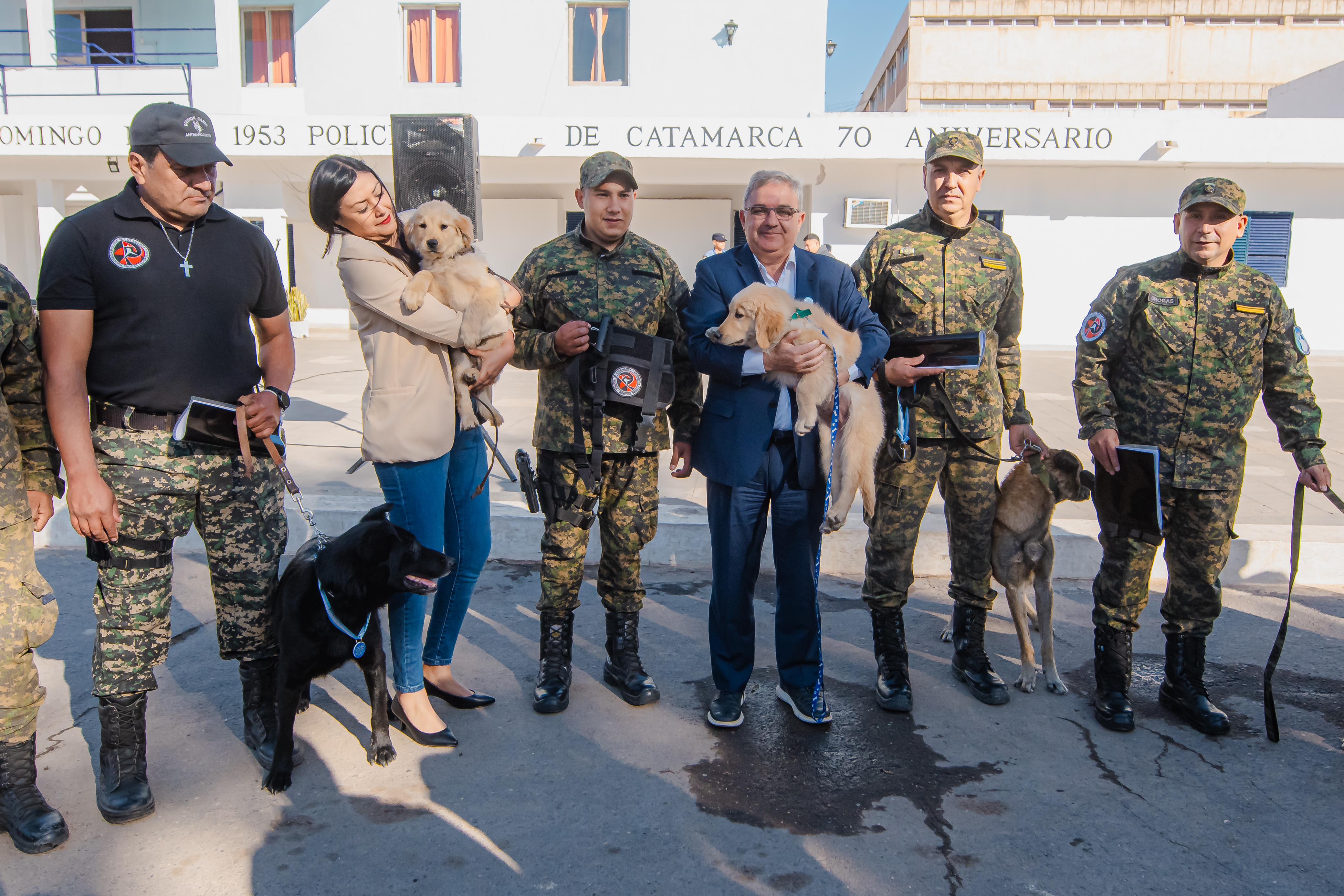 Emotivo: Se retiraron tres canes de las fuerzas de Seguridad - La Unión ...