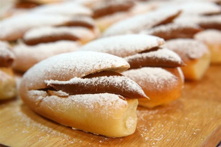 Cómo preparar facturas con dulce de leche o crema pastelera en menos de ...