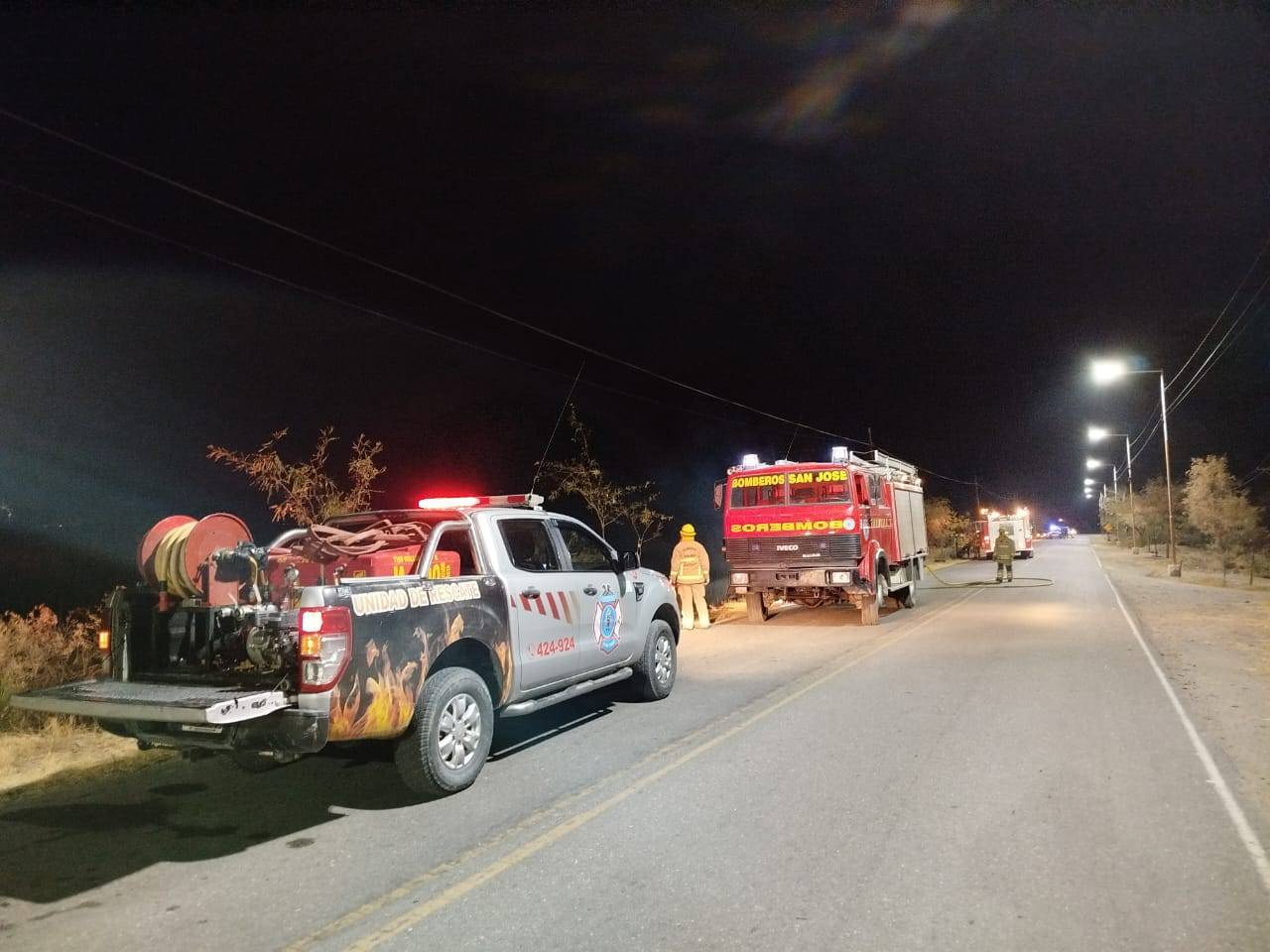 Incendio forestal en Lampacito: bomberos evitaron que el fuego ...